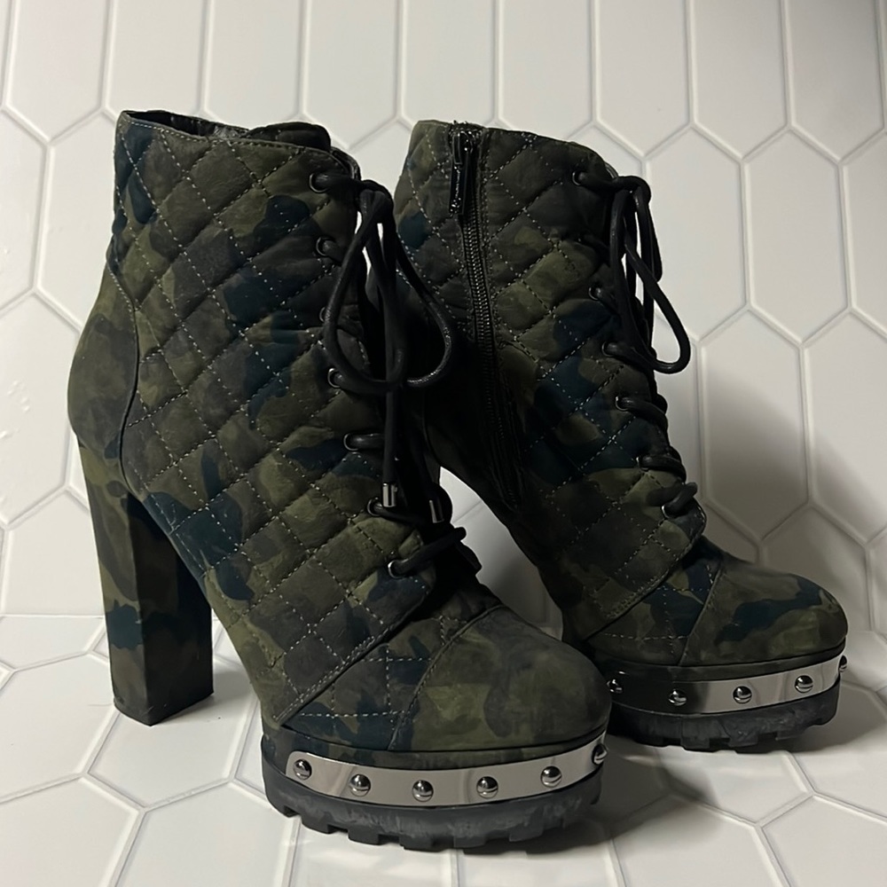 Jessica Simpson Irella Witchycore Camo Heeled Boots S… - Gem